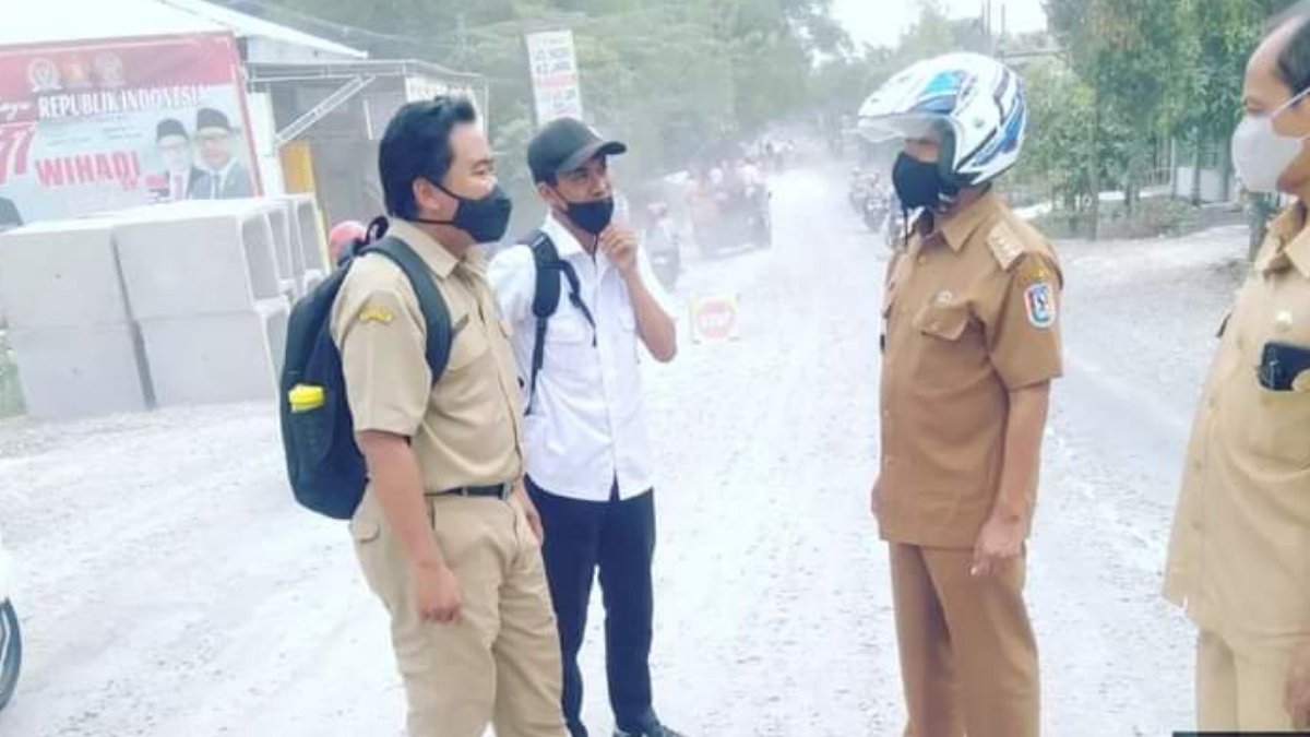 Camat Soko Monev Pengerjaan Proyek Peningkatan Jalan Soko -Simo ...